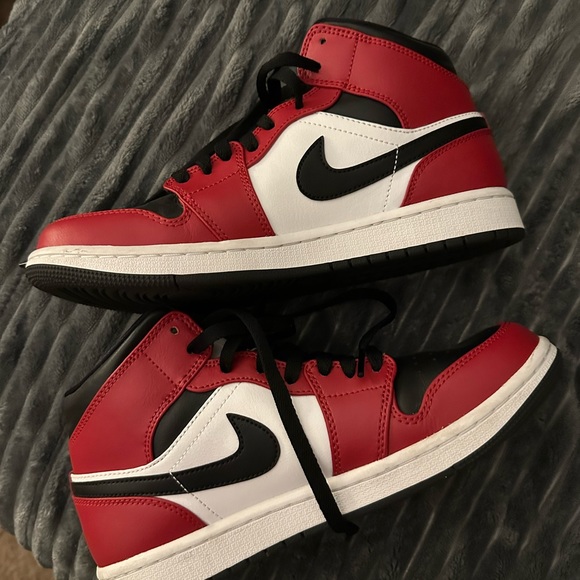 Nike | Shoes | Air Jordan Mid Chicago Black Toe | Poshmark